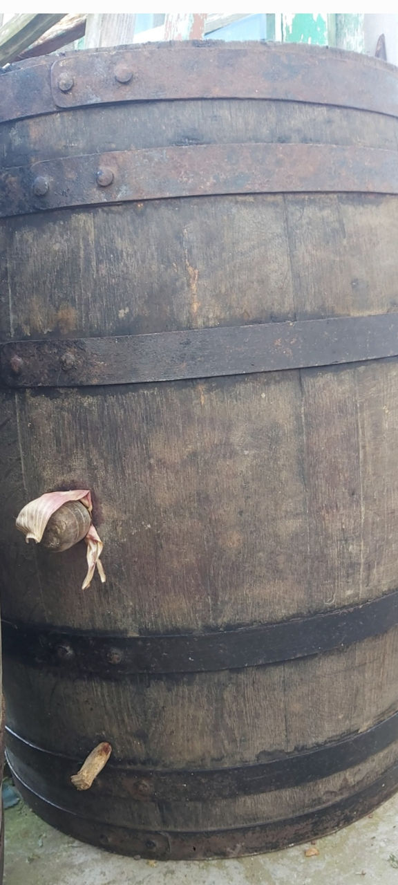 Butoi din lemn folosit, în stare foarte bună (poloboc)