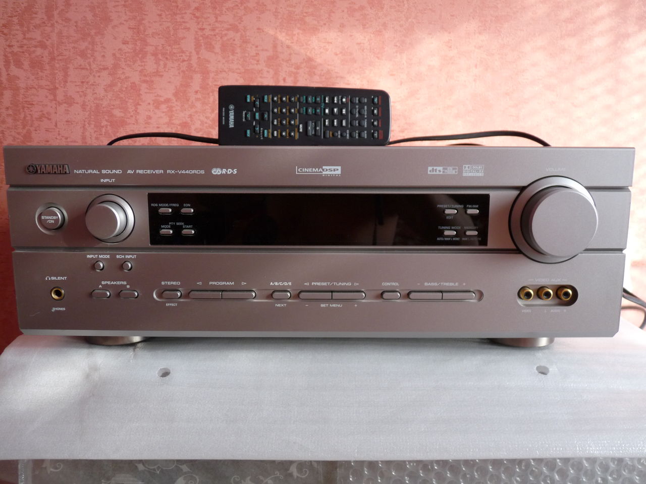 Yamaha RX-V440.