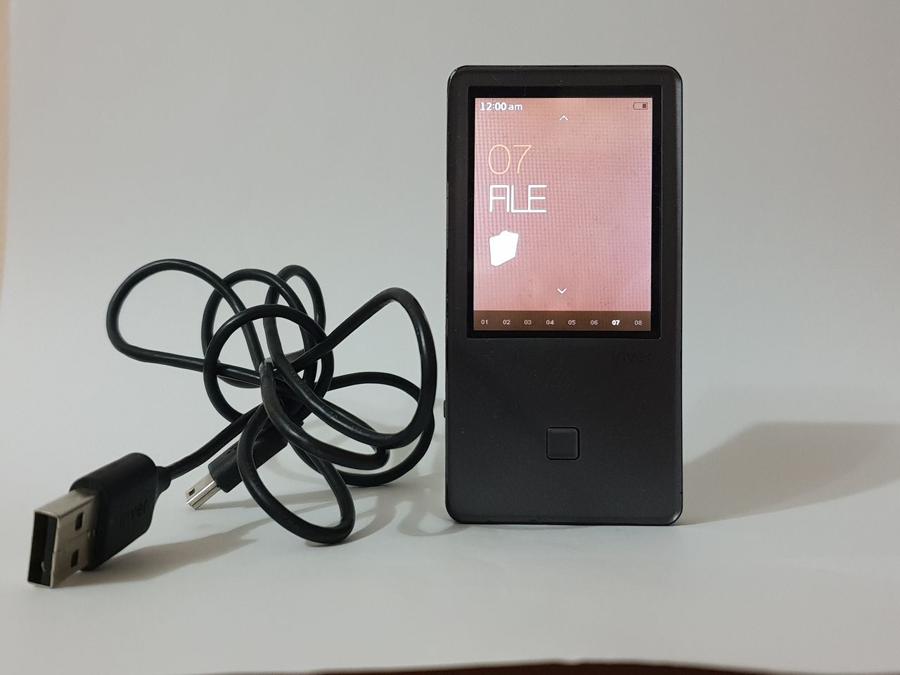 Nu poți trăi fără muzică? Atunci cumpără Mp3-player ,,iriver E150" la cel mai jos preț!!