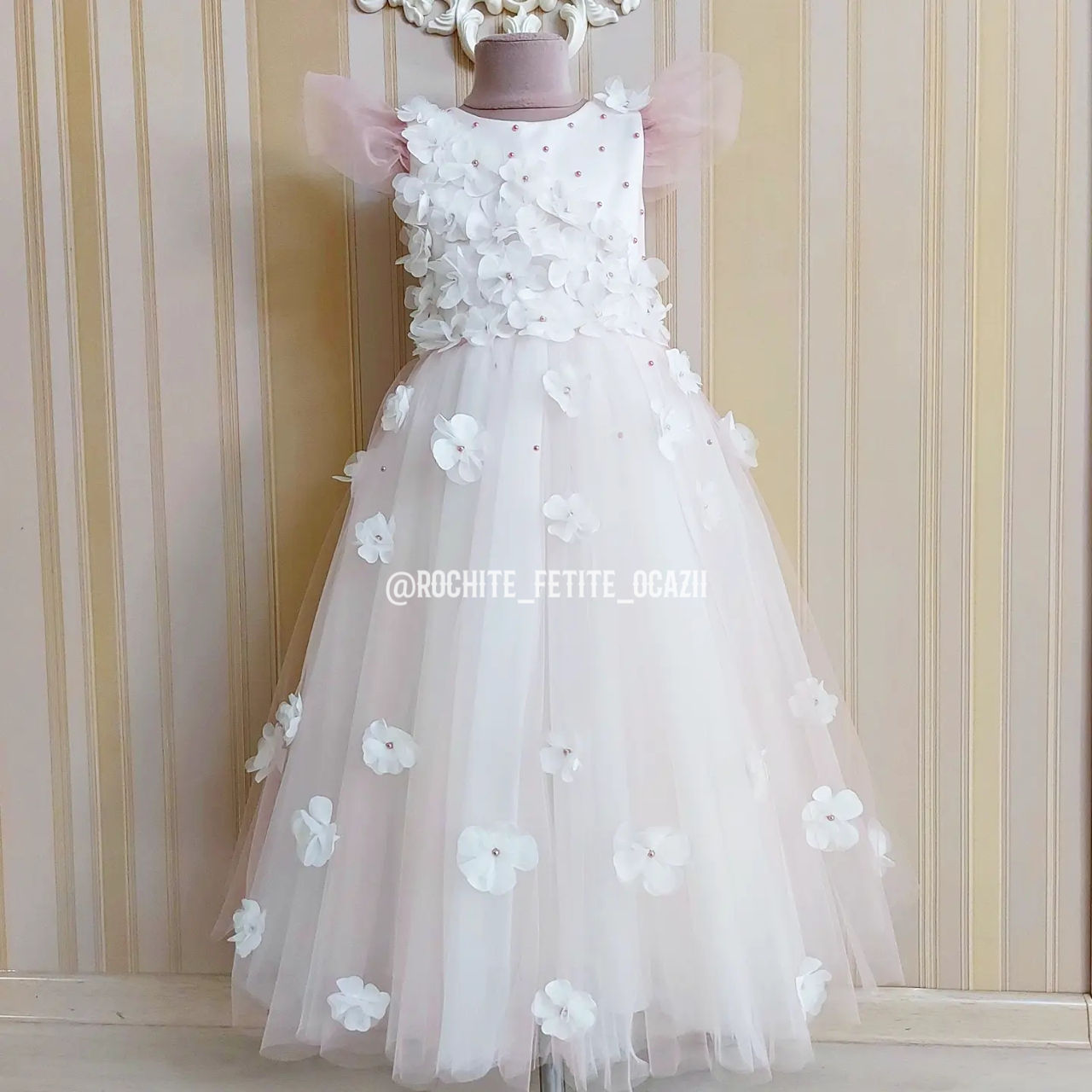 Rochițe de ocazie pentru fetițe