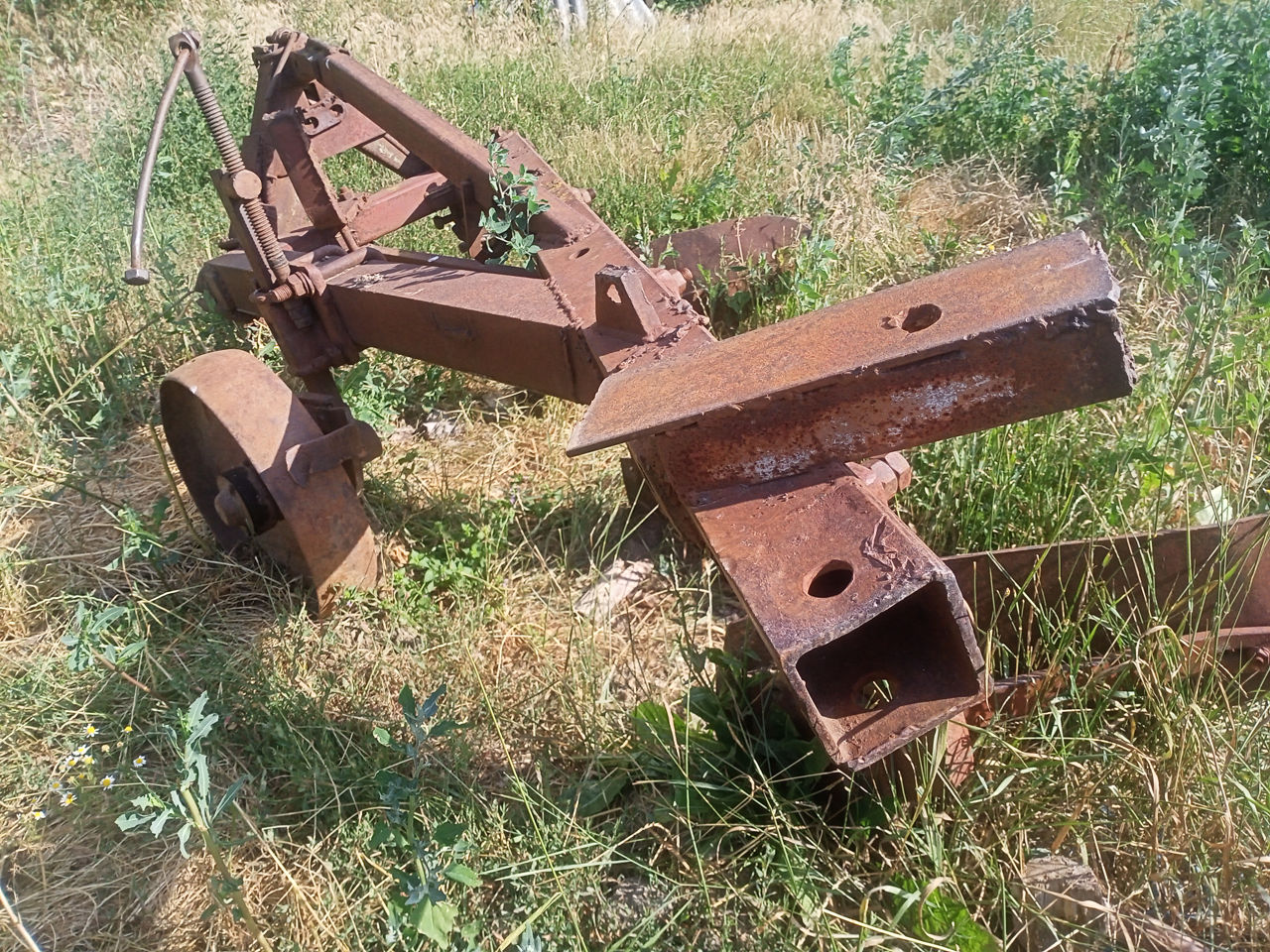 Se vinde tractor Iumz 6