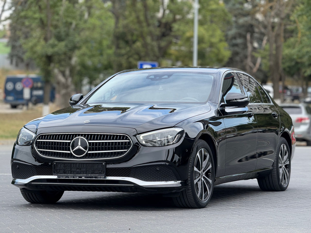 Mercedes E-Class 2022 г. с пробегом 129000 км, Плагин-гибрид (бензин), 30500