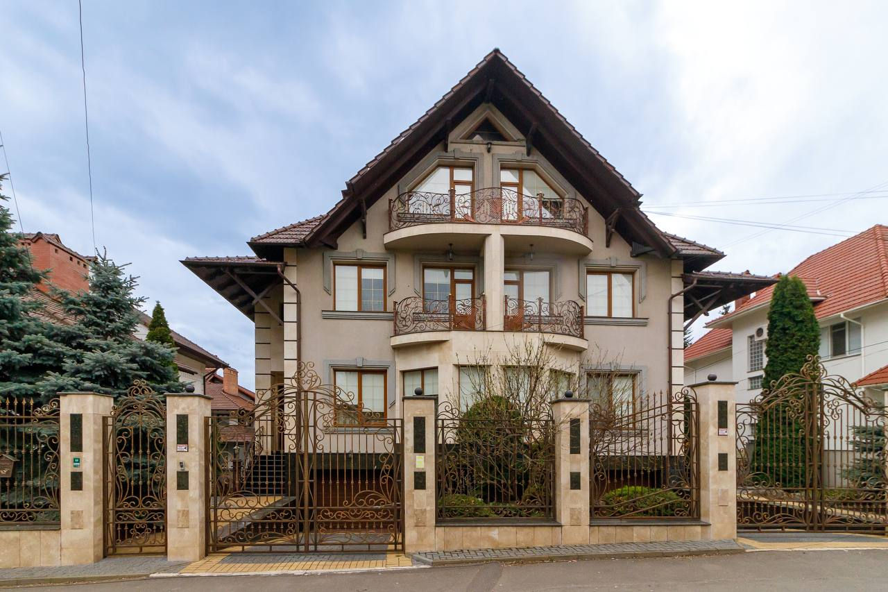 Chirie Casa de tip Duplex