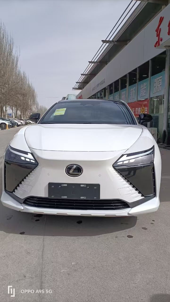 Lexus RZ Series an. 2023 cu rulaj 10 km, Electricitate, 33990