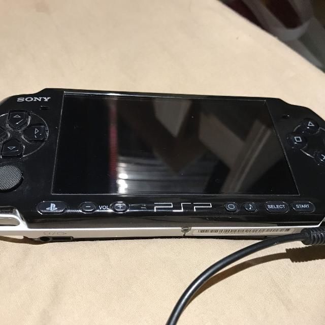 PSP 3000 Slim (прошитая) + memory card 8 Gb