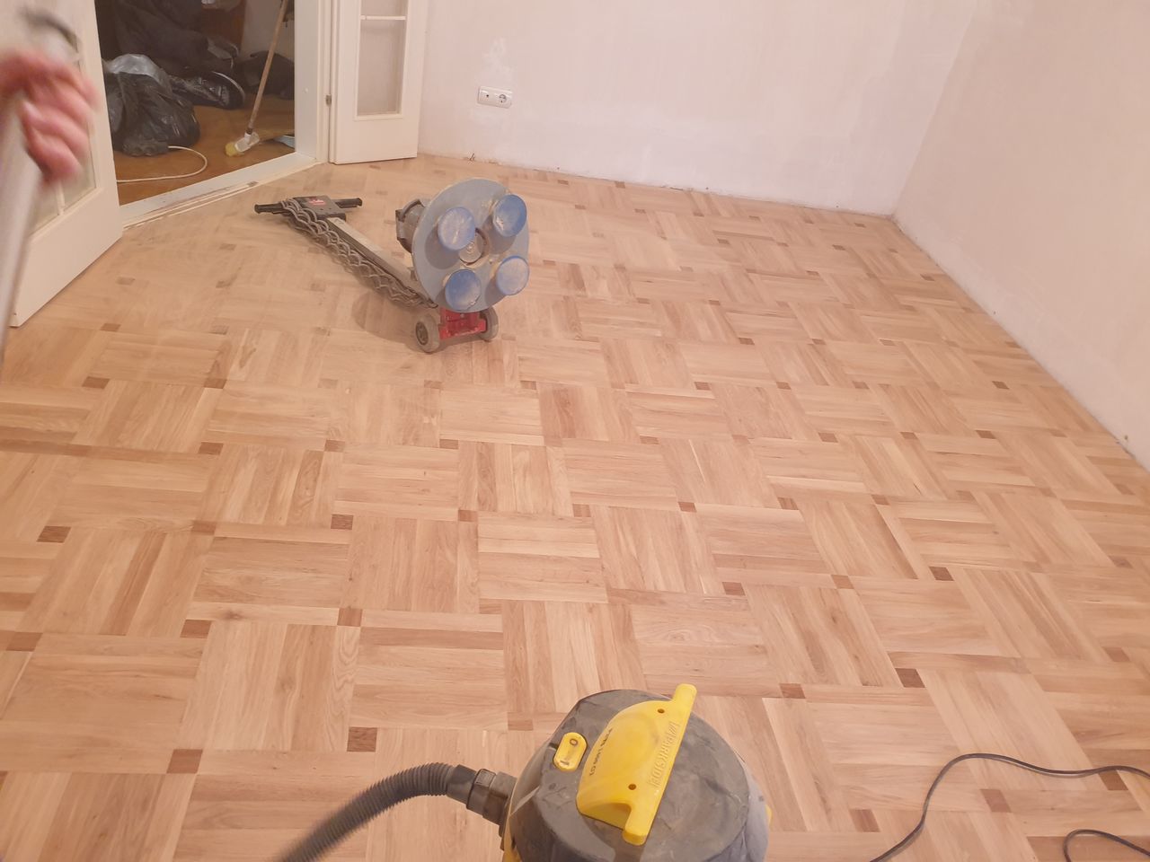 Instalare parchet, restaurare,rașchetare, aplicare chit,tonare ...