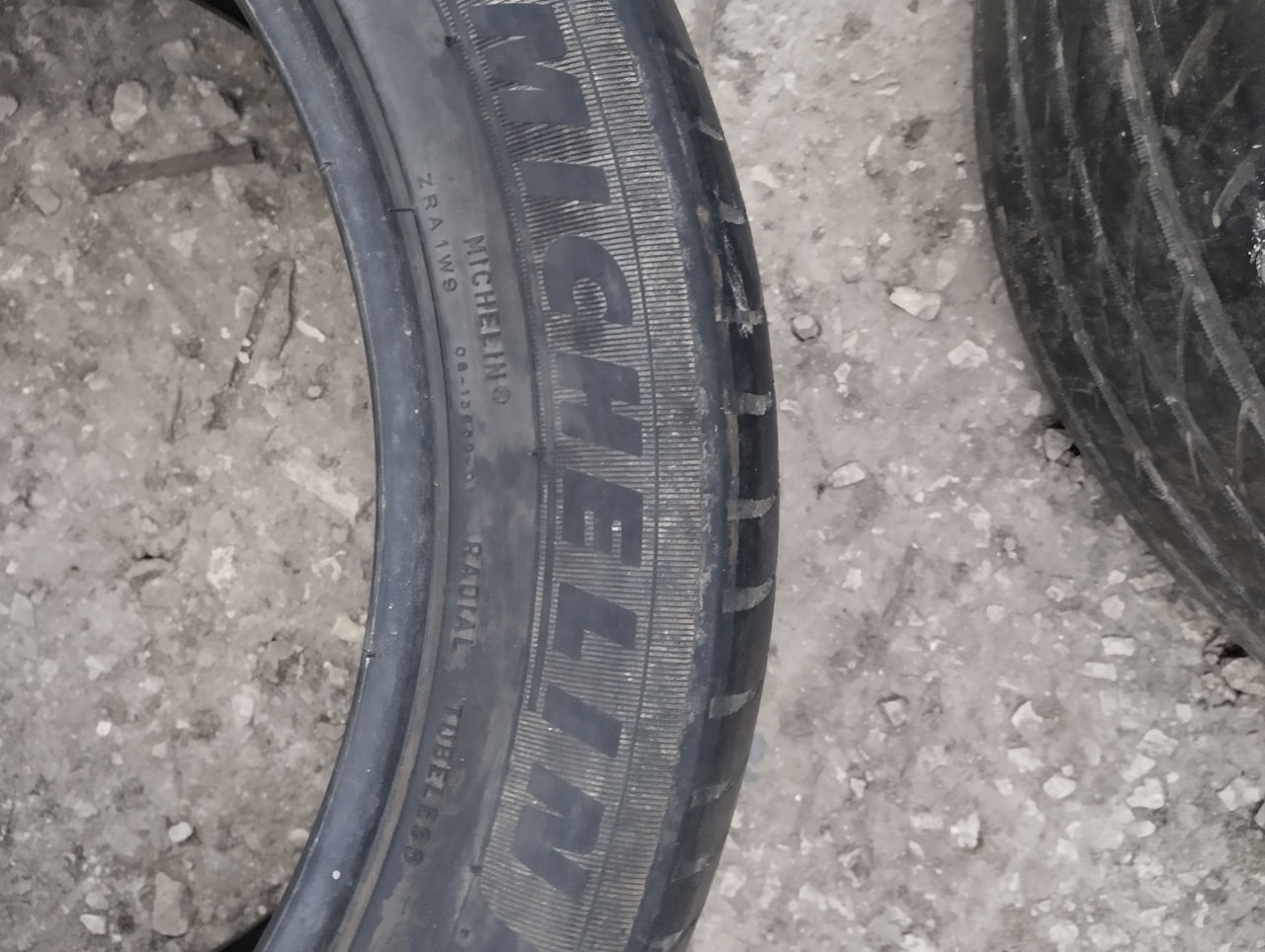 Продам шины Vind scaturi 245/45 R18