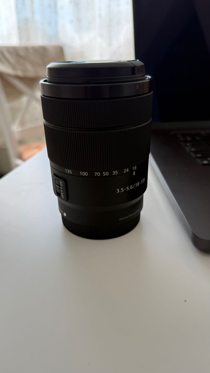 Sony E 18-135mm f/3.5-5.6 OSS Lens SEL18135