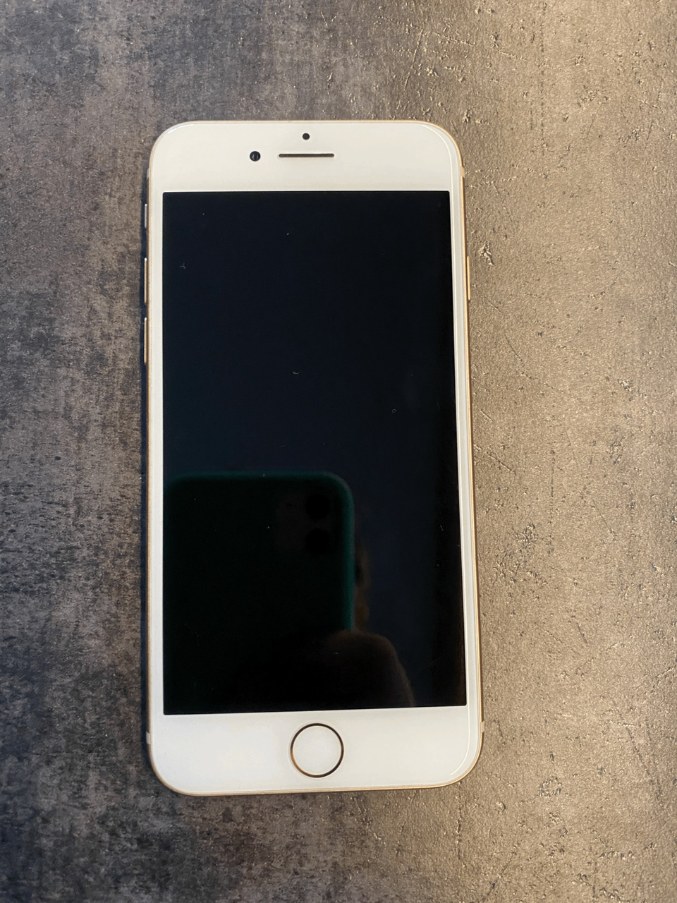 iPhone 8 Rose Gold 64GB в отличном состоянии