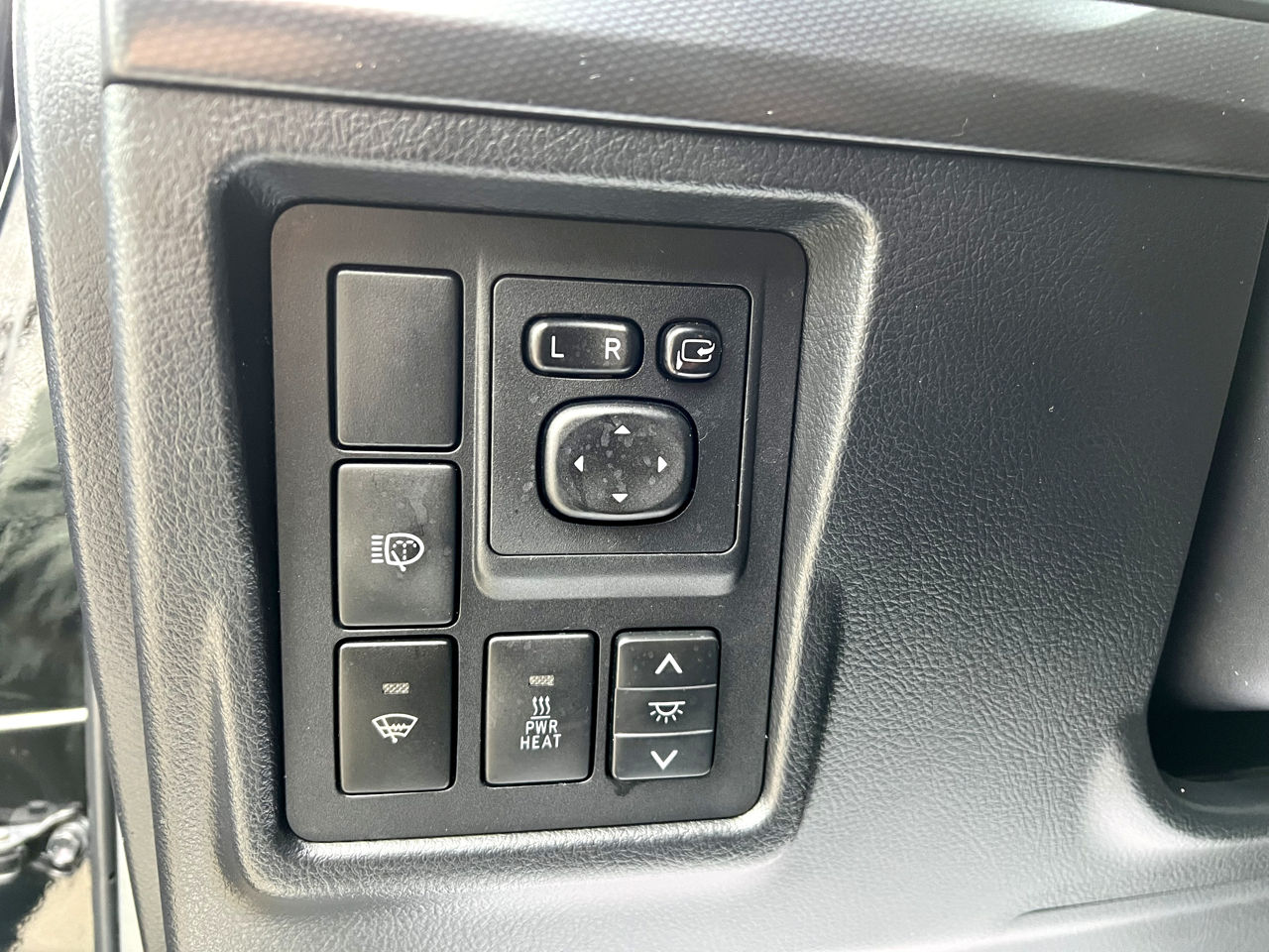 Toyota Land Cruiser Prado 2011 г. с пробегом 277000 км, Дизель, 29199