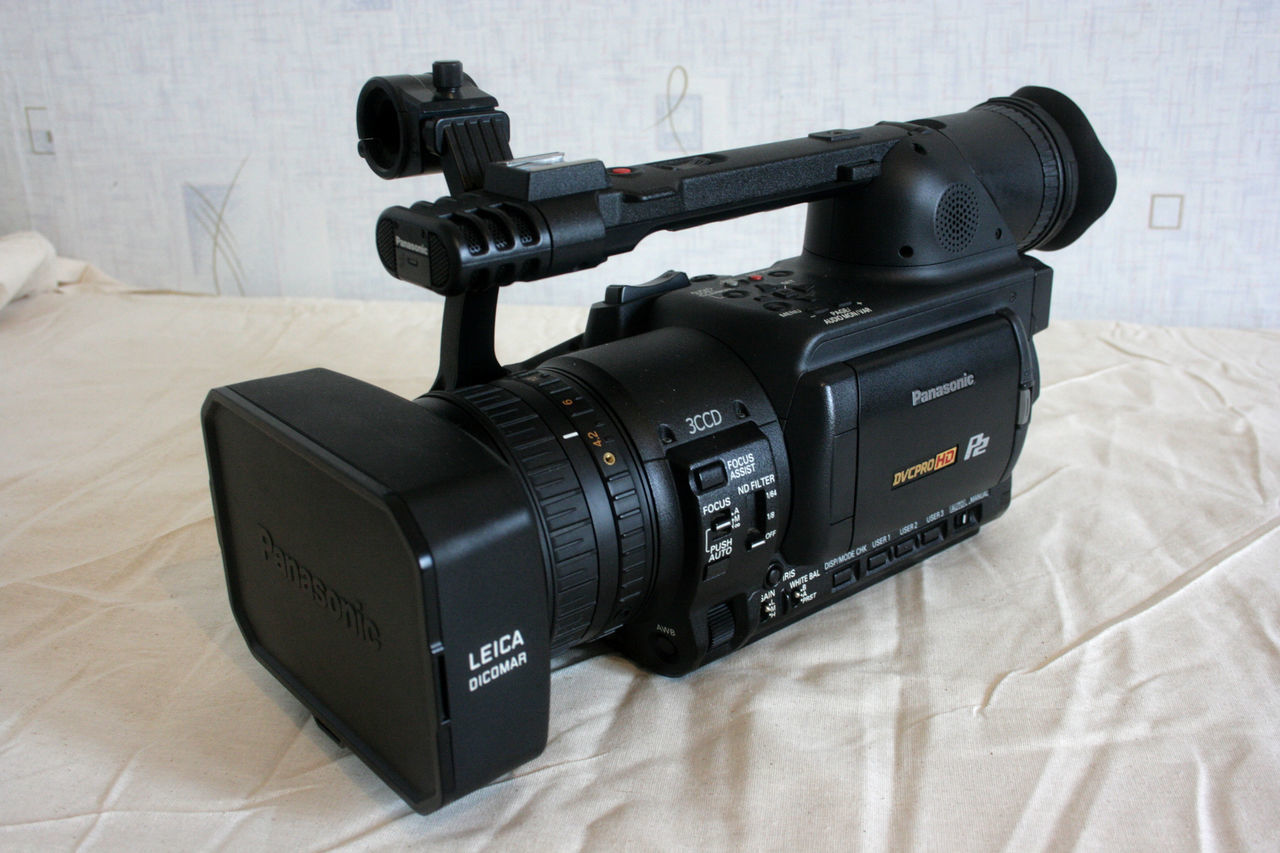 Panasonic Pro AG-HVX200 3CCD P2/DVCPRO 1080i High Definition Camcorder ...