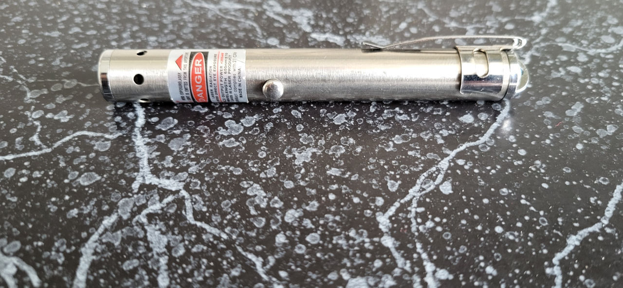 se vinde laser aratator