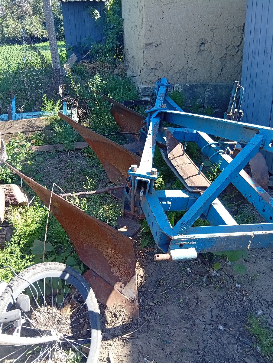 Vind plug paia la mtz 82. 1025 .95.89 merge bine