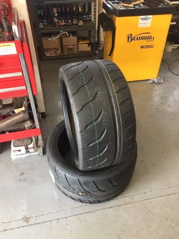 Toyo R888R 285/35 R19