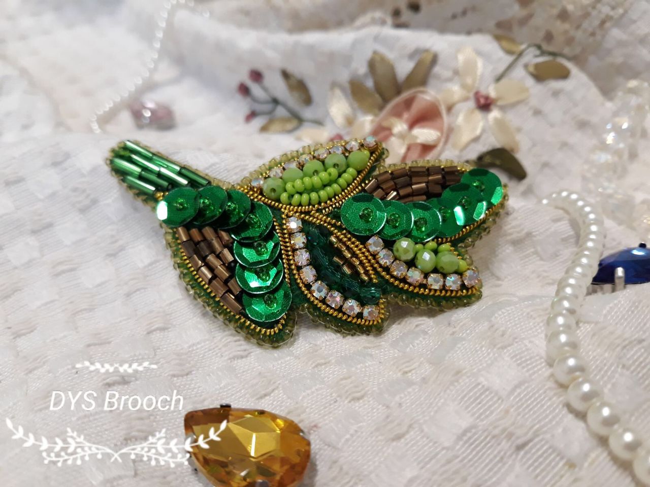 Броши / broșe din biser