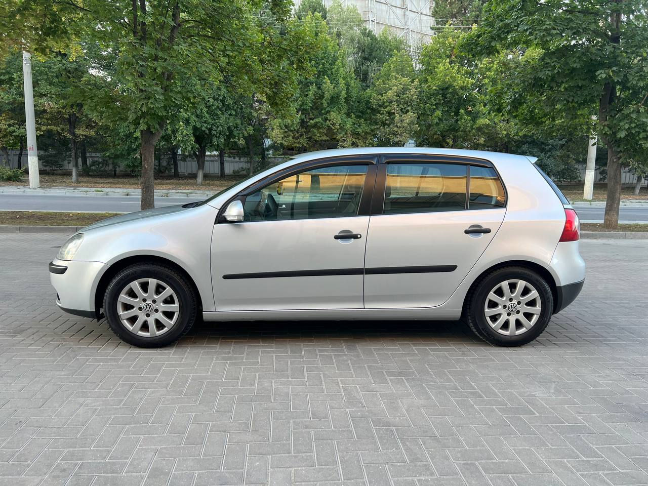 Volkswagen Golf 2006 г. с пробегом 220000 км, Бензин, 4750