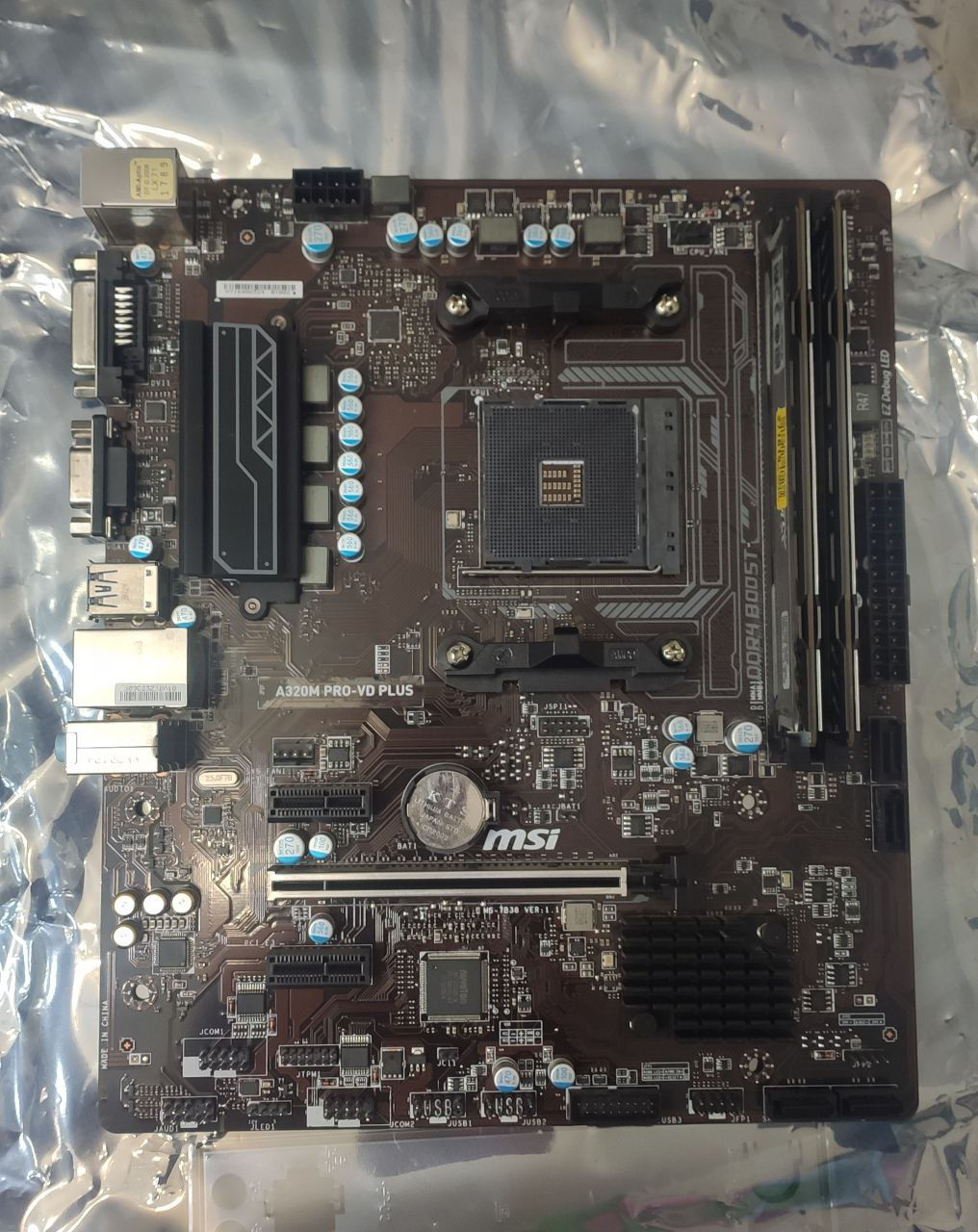 Msi a320 pro vd am4 + ram 8 gb ddr4