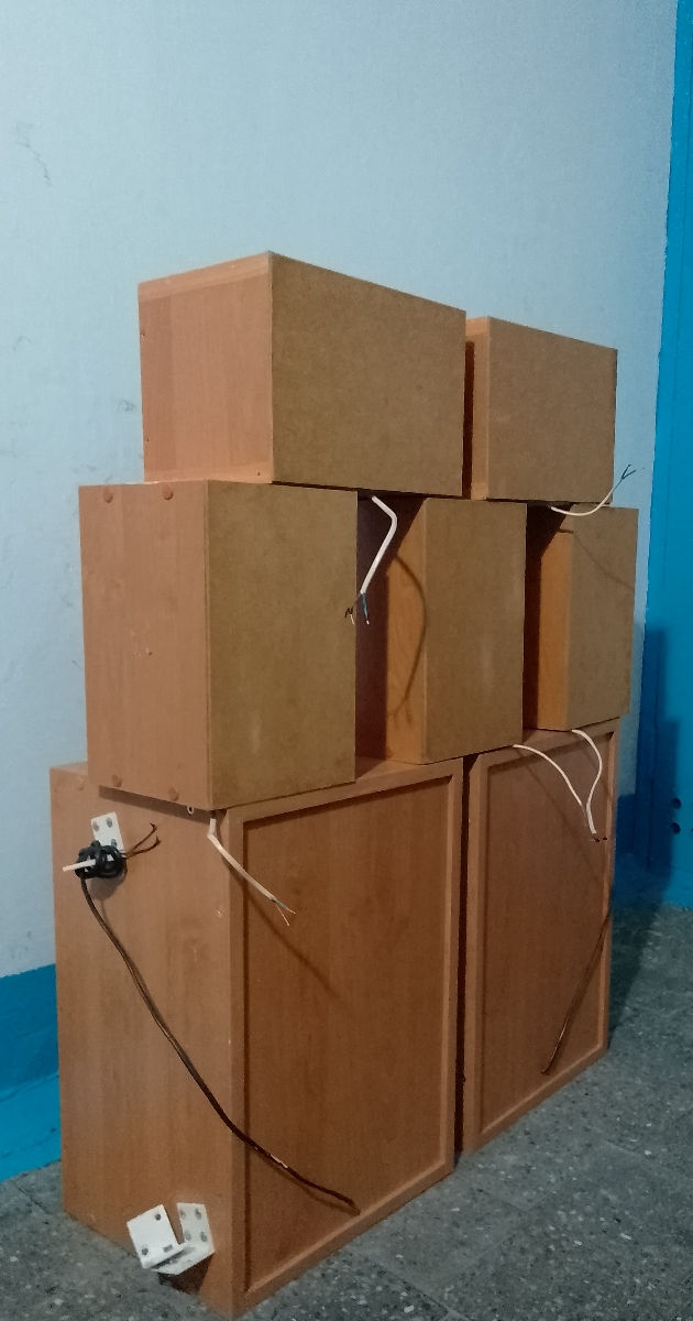 vind boxe mari din MDF gros 7 boxe pasive sunetul e foarte puternic