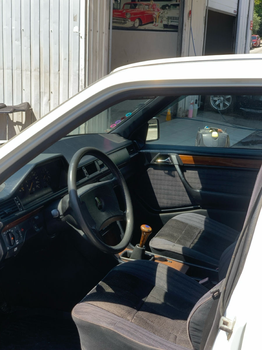 Mercedes Series (W124)