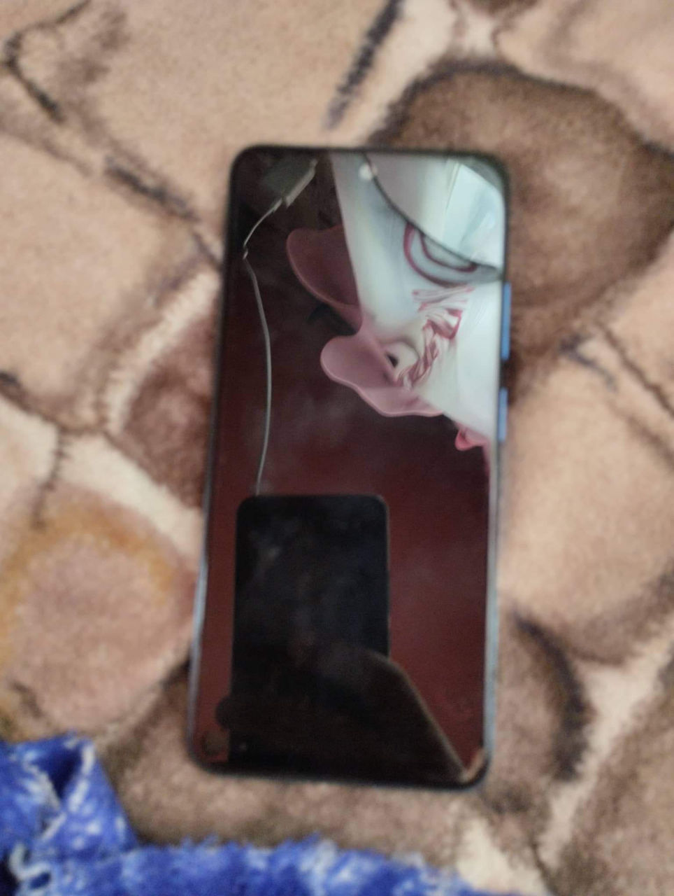 E in stare buna vind 2500 sau schimb pi aifon 7 sau 8