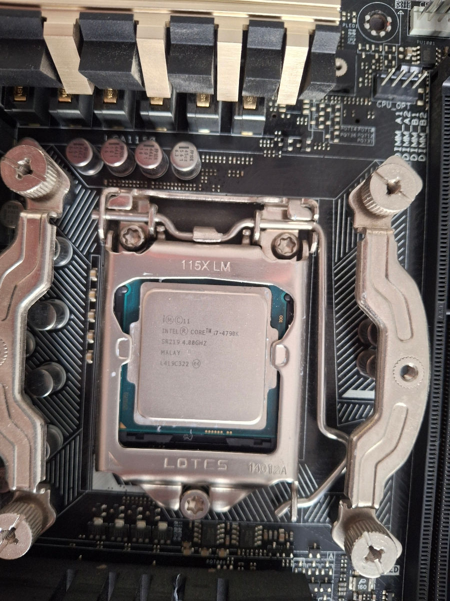 Complect CPU și Mother Board + Cooler Cadou