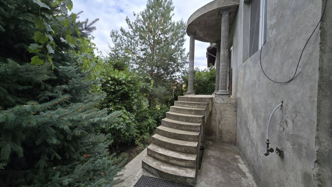 Casă 146 m. p. pe 5 ari în Durlești lângă pădure 168 000