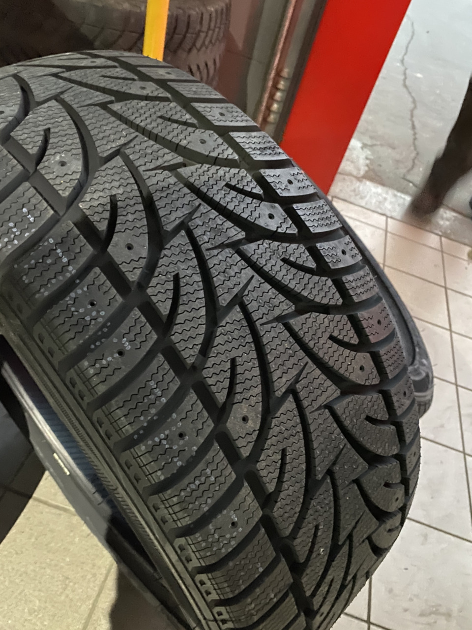 245/45 R18 RoadX RxFrost WH12