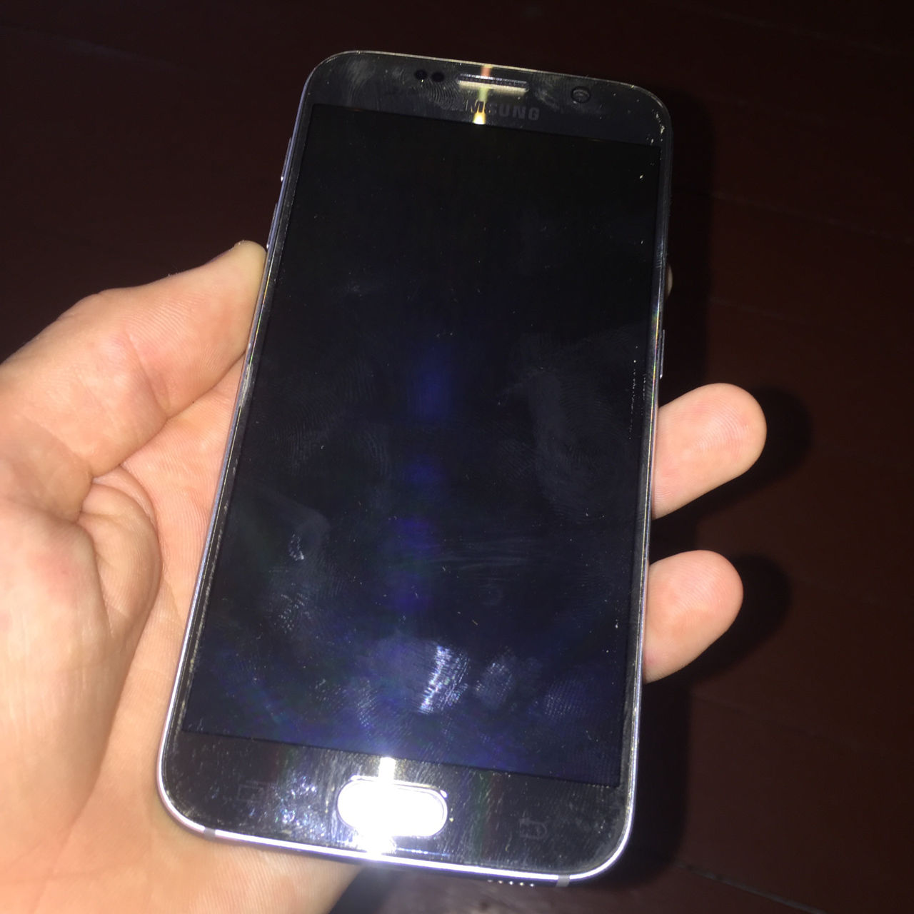 Cumpar asa telefon stricat