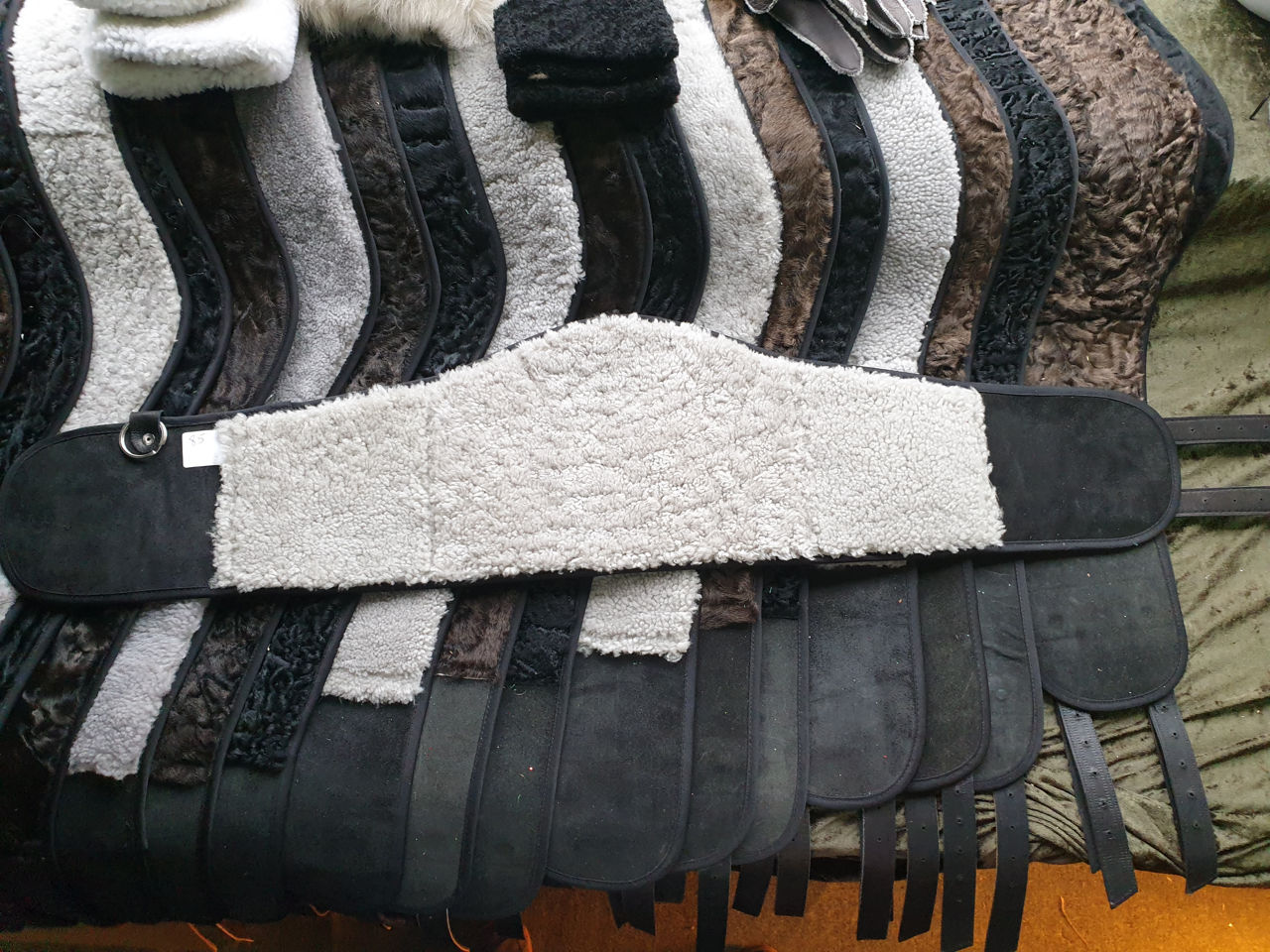 Brâu din piele și blană naturală