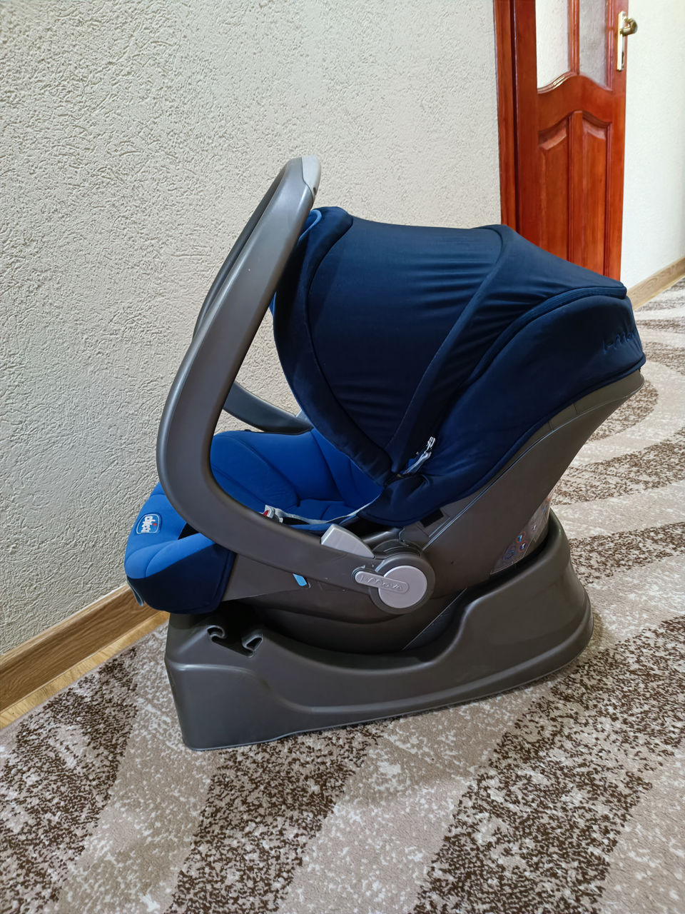 Se vinde scaun auto