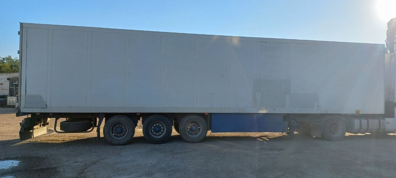 Se vinde remorca Shmitz