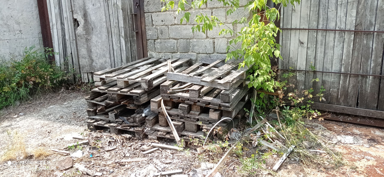 Lemne de foc de la constructie