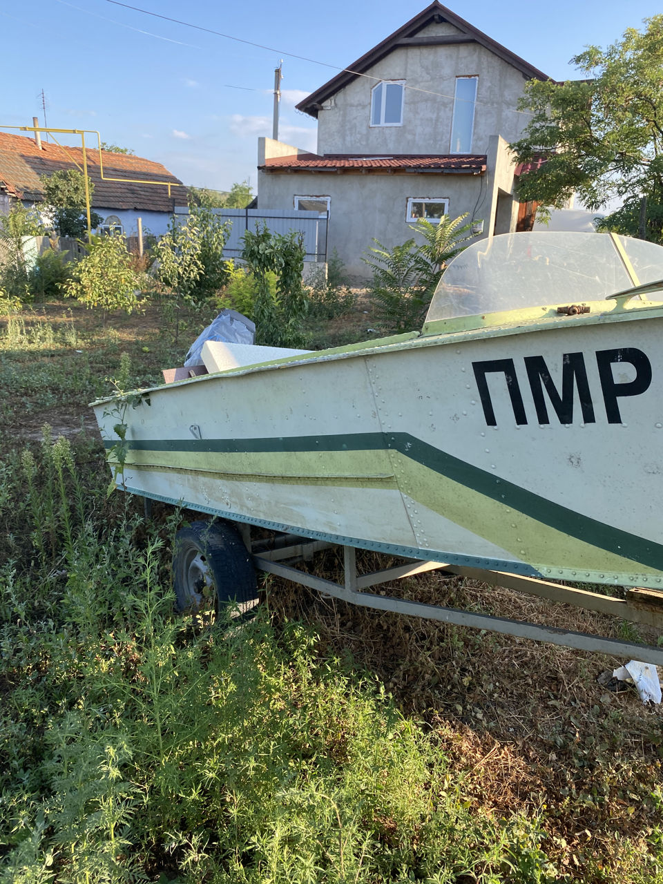 Vind barca de aliuminiu in stare buna, pentru vinatoare e taman ce trebuie