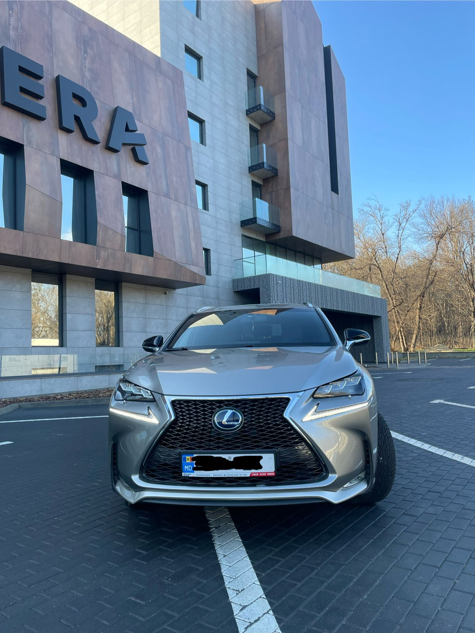 Lexus NX Series an. 2015 cu rulaj 220000 km, Hybrid, 22800