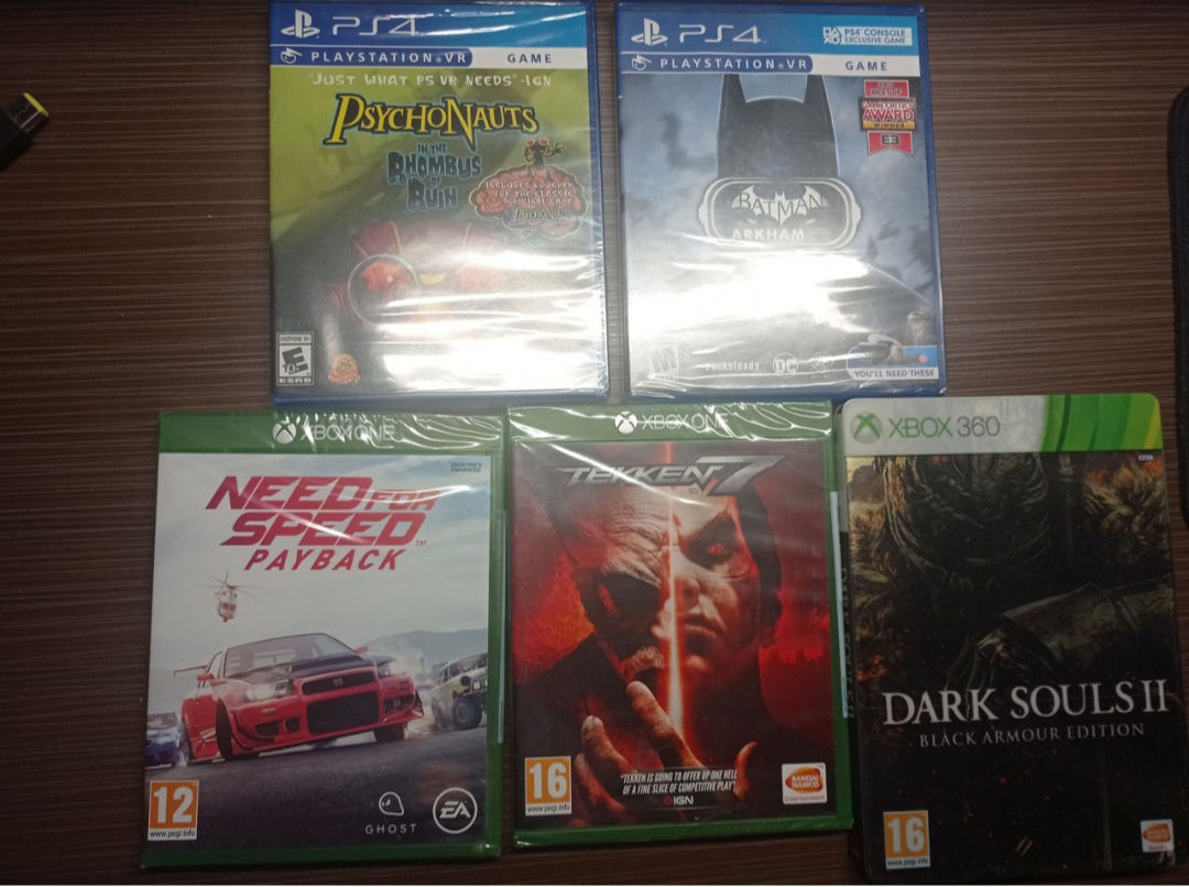 Vând jocuri Playstation și Xbox