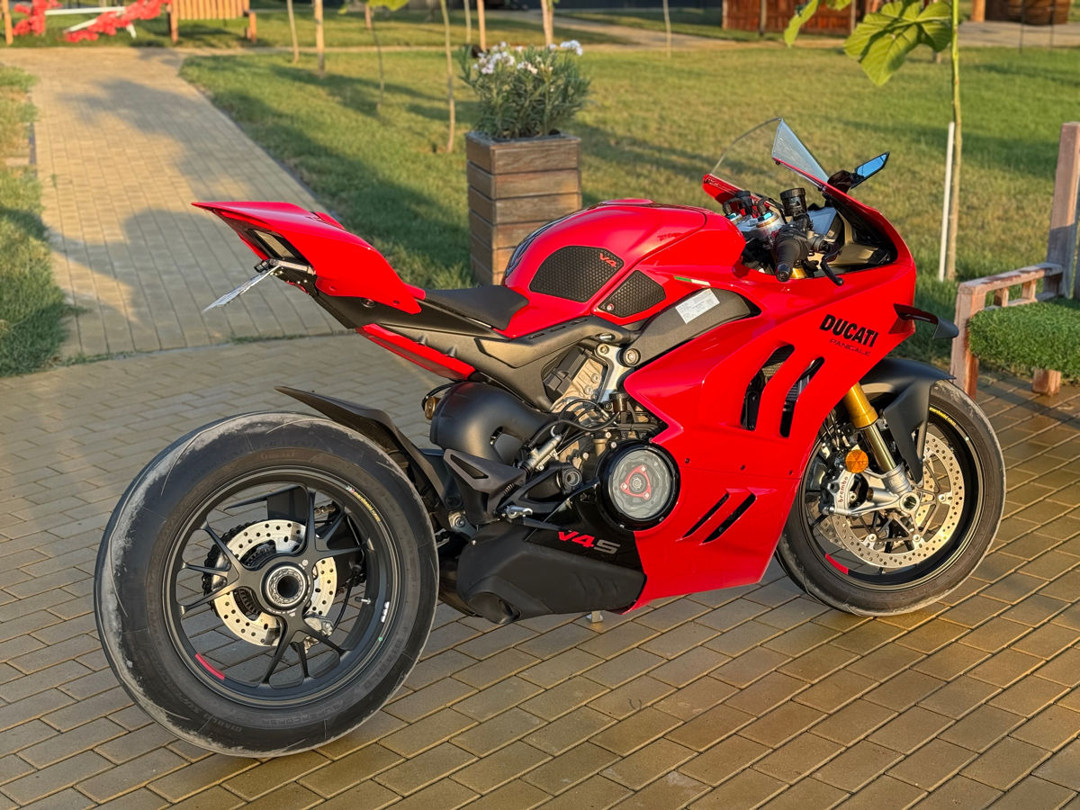 Ducati Panigale v 4S an. 2023 cu rulaj 2200 km, 20000