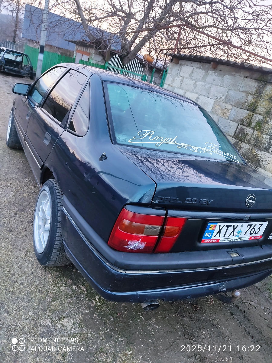 Opel Vectra an. 1995 cu rulaj 258032 km, Benzină, 1600