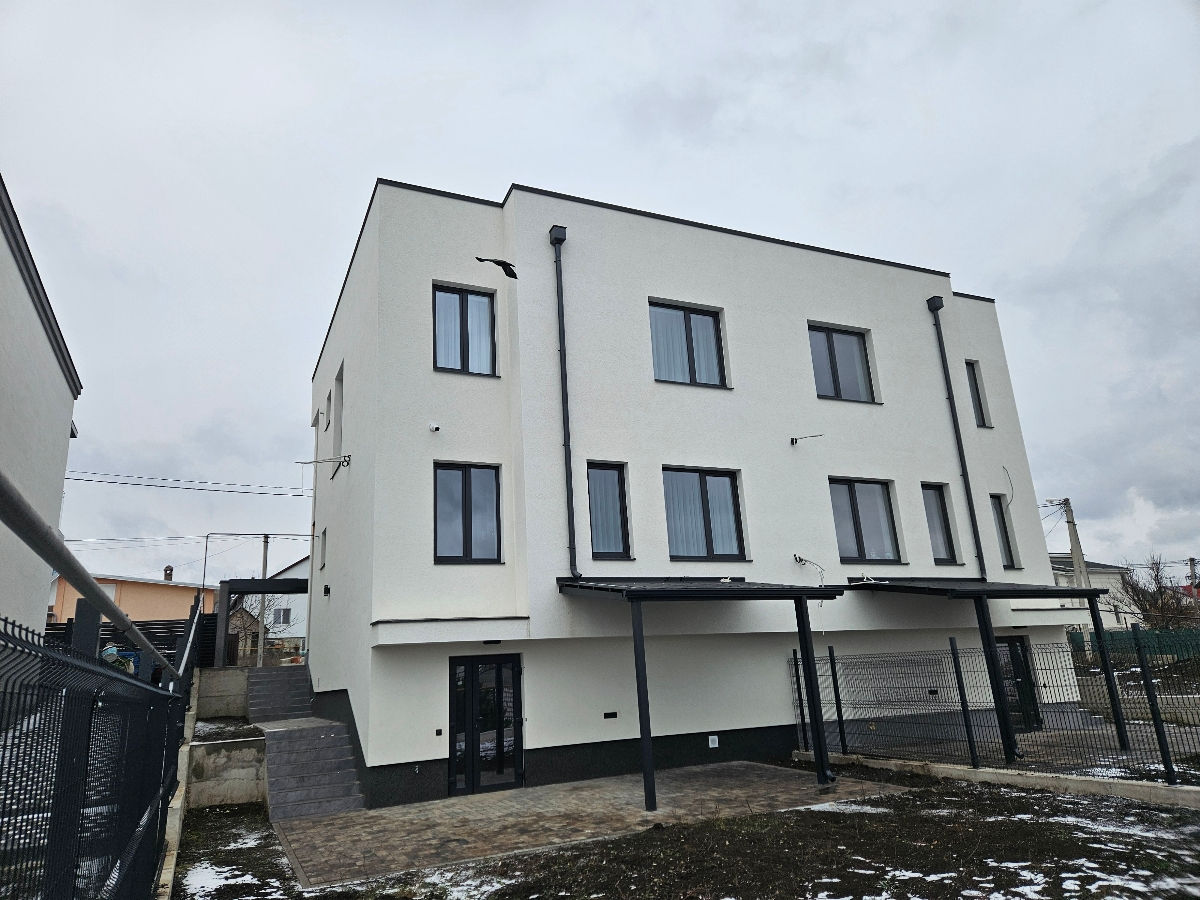 Casa tip duplex!