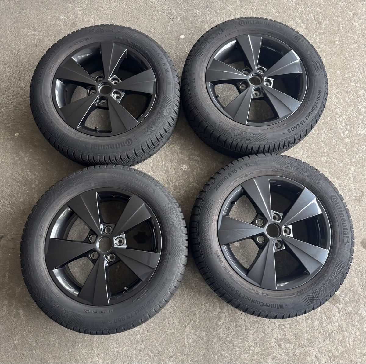 5x112 R16 Skoda cu anvelope 205/60 R16 Continental