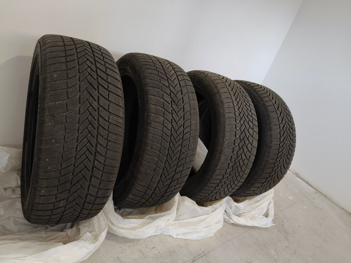 Bridgestone Blizzak LM005