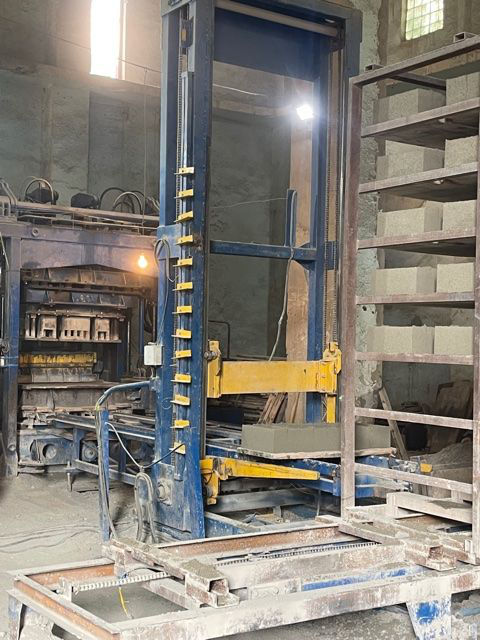 Utilaj pentru producerea articolelor din beton