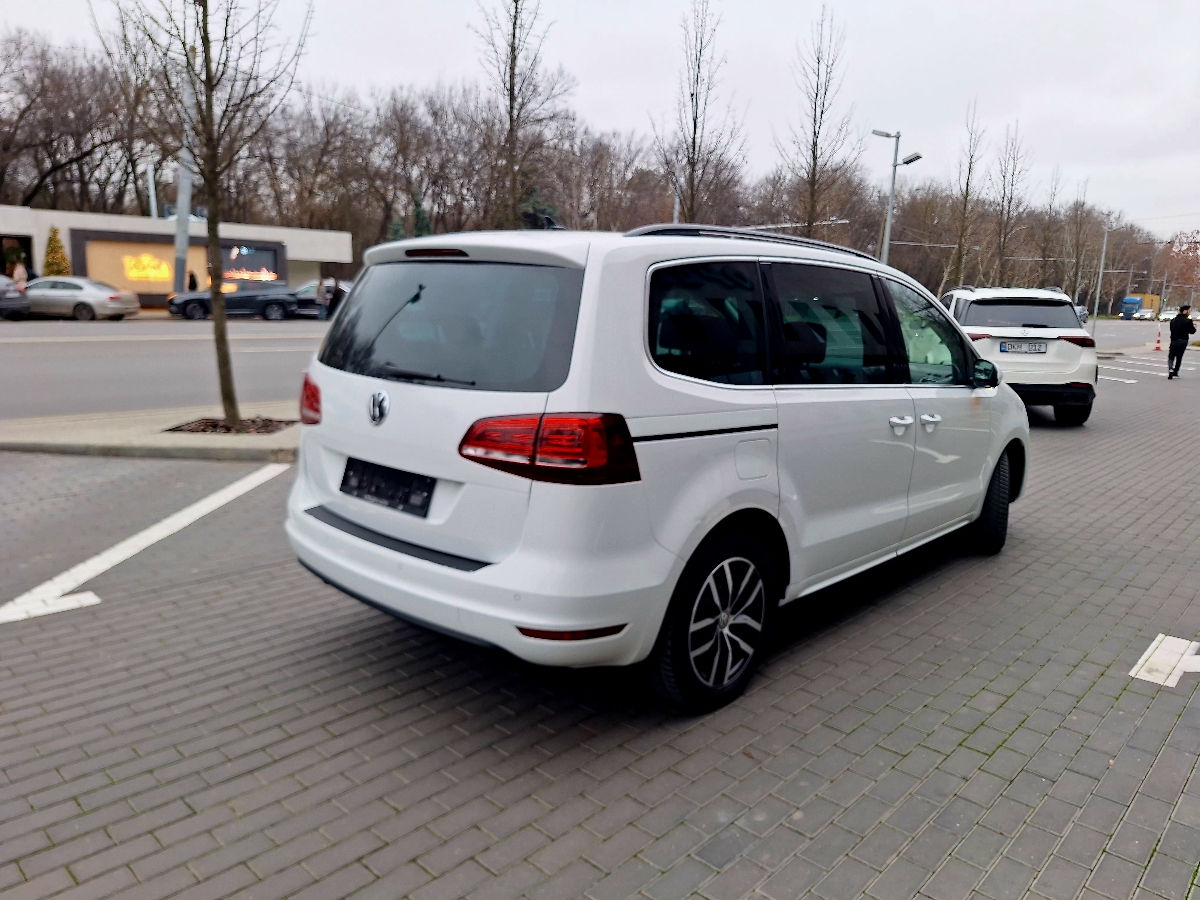 Volkswagen Sharan an. 2020 cu rulaj 137852 km, Diesel, 21555