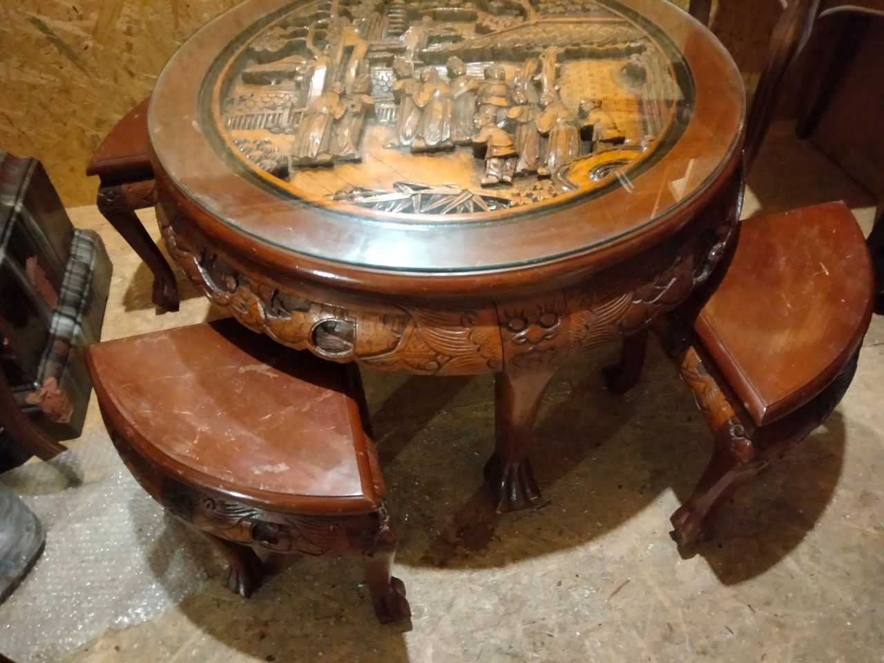 Китайский резной столик на 4 и 6 табуреток. 350 и 550 евро.