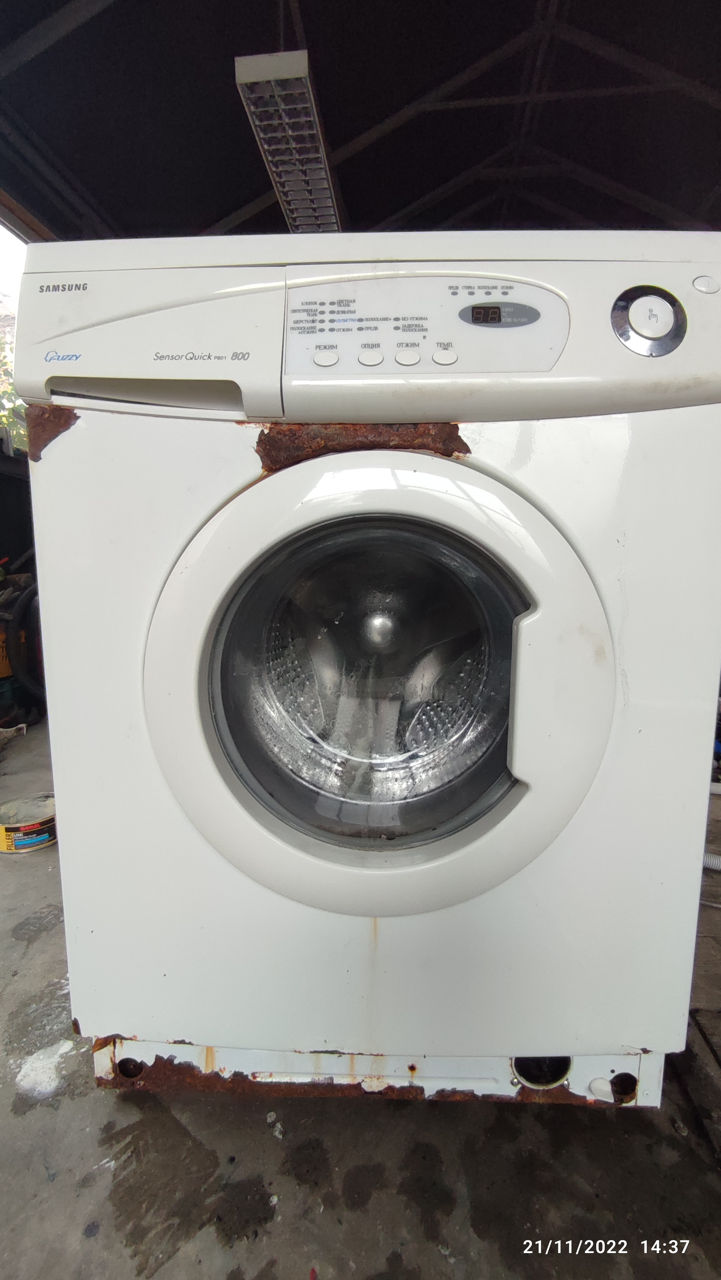 Samsung 650 lei. Lucrează bine doar că are rugină.