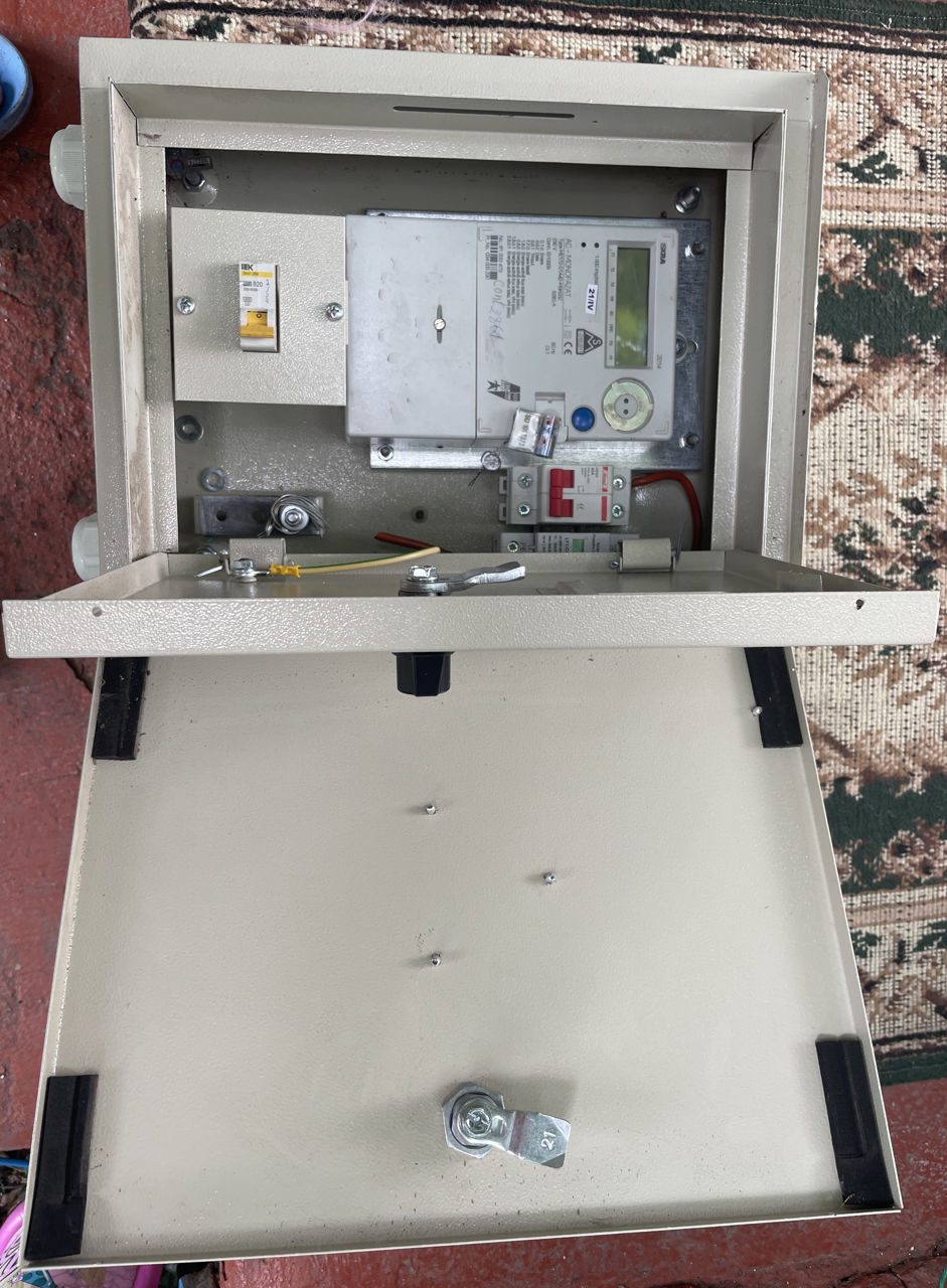 Contor electric monofazat si cutie metalica