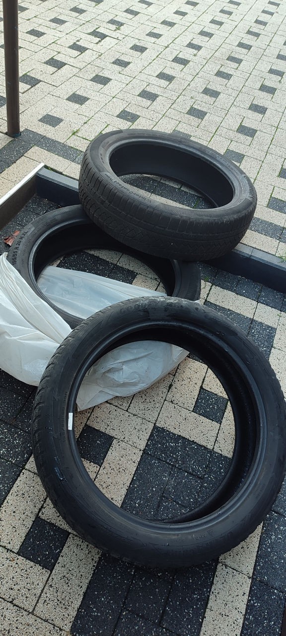 Vînd anvelope Renault scenic 4