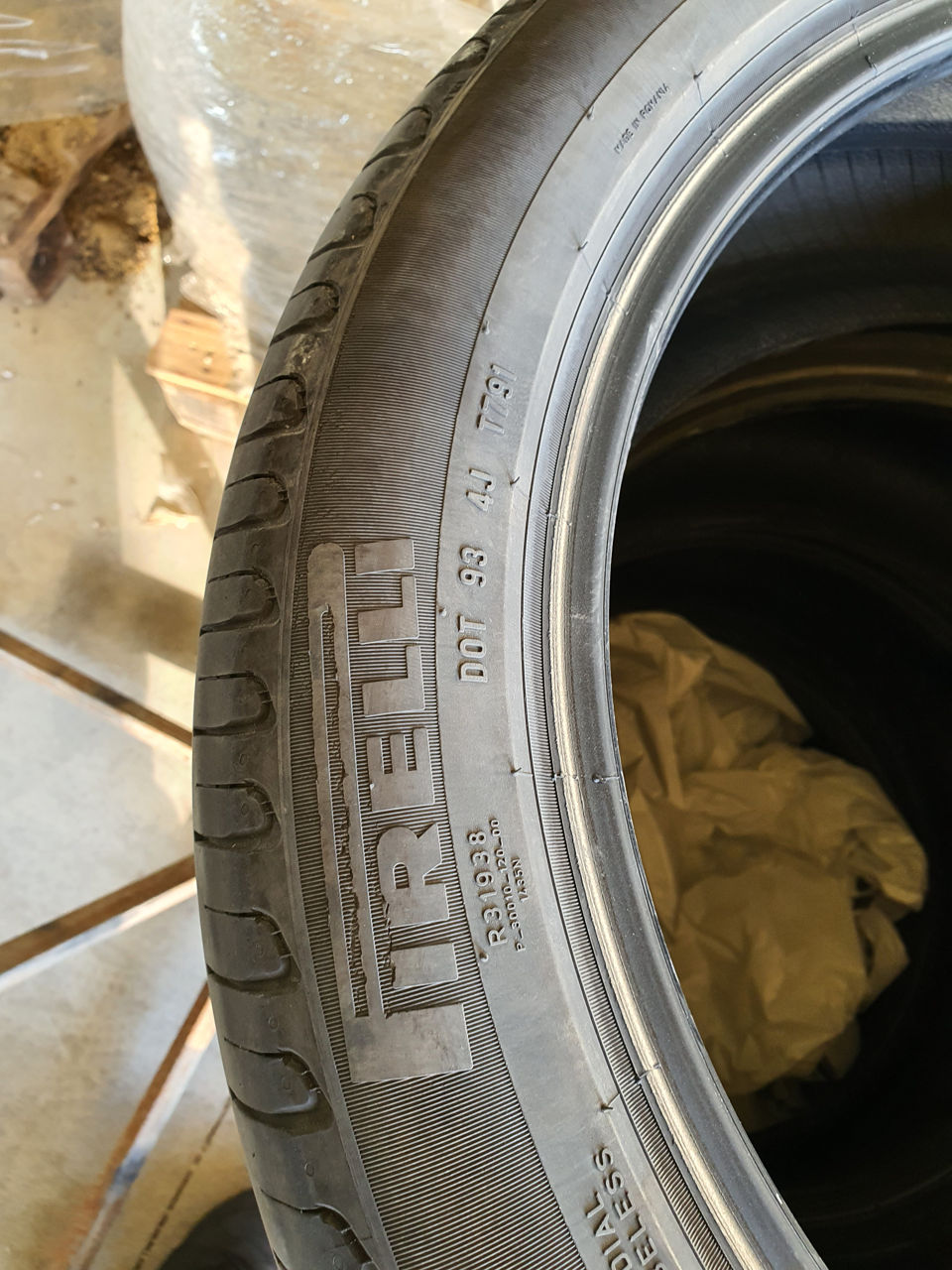 R 18 245/45 Pireli