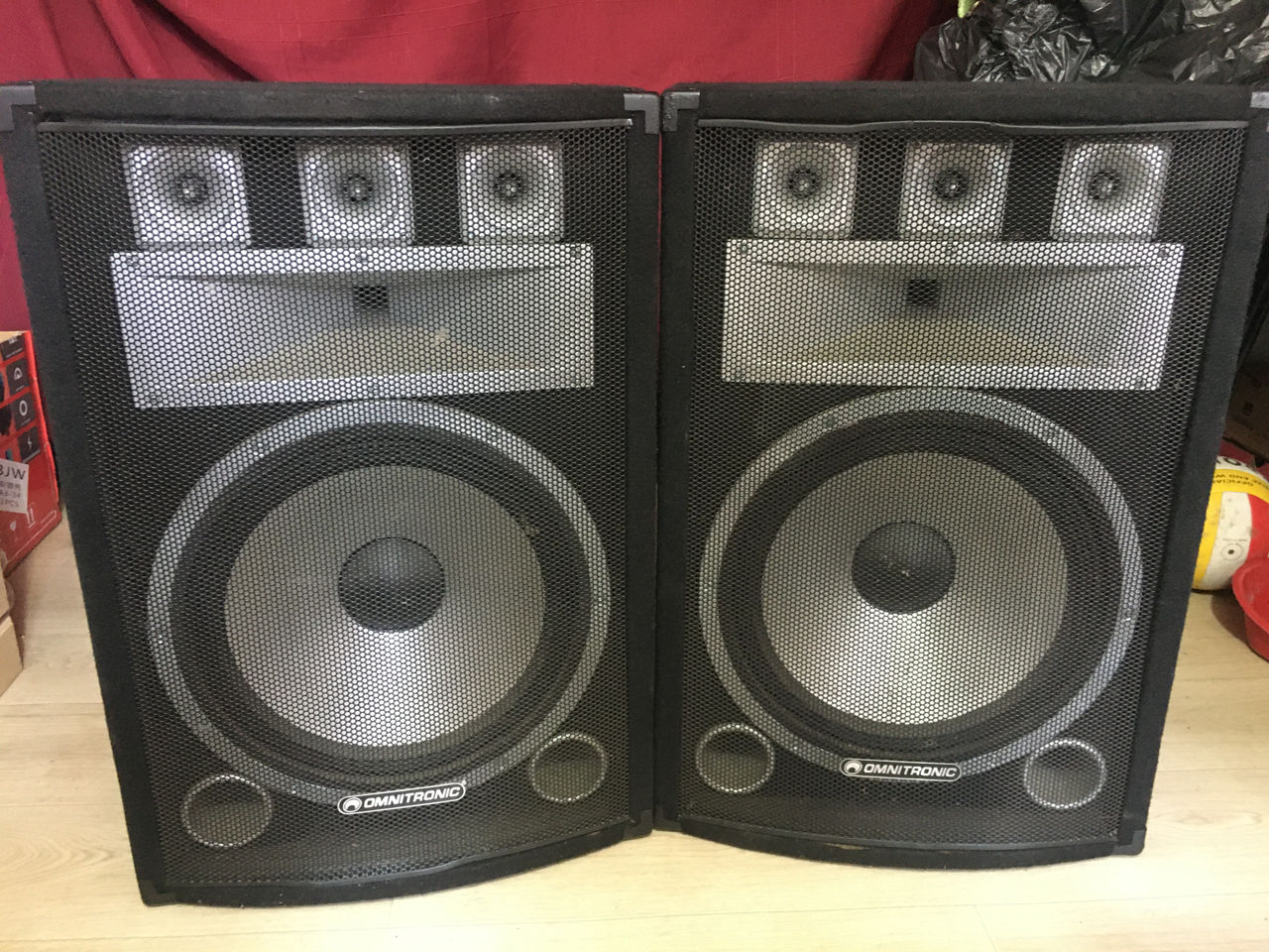 2 boxe pasive mari la 15 diumi 1000 w