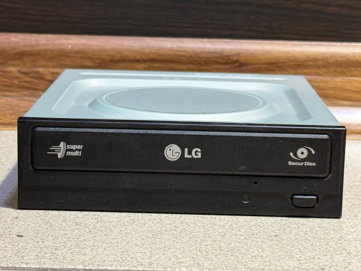 DVD-RW привод LG GH22NS30