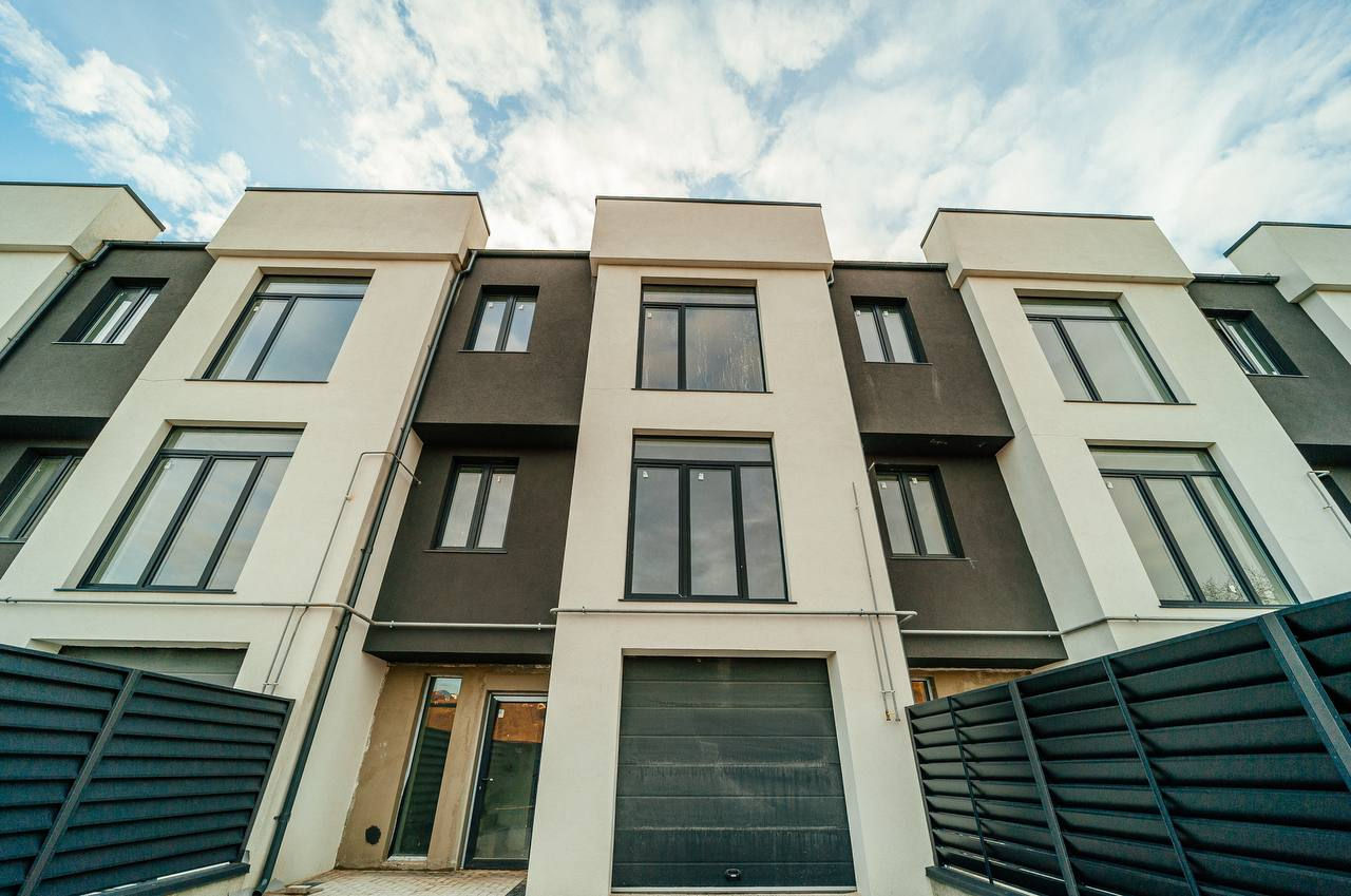 Casă spre vânzare cu 5 camere, 213 m2 în Suburbie, Codru